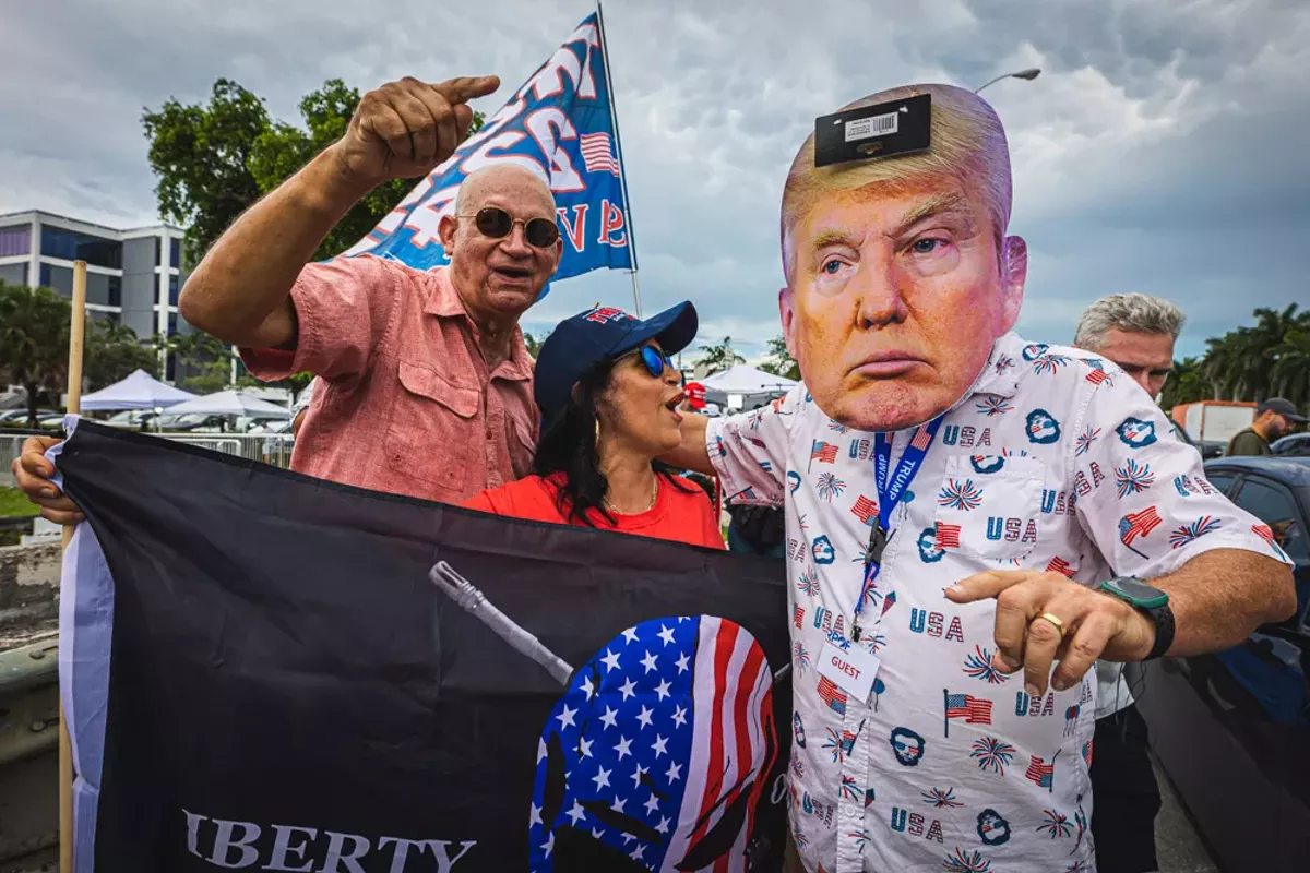 Photos: Kari Lake, MAGA nation rally ahead of Trump arraignment in ...